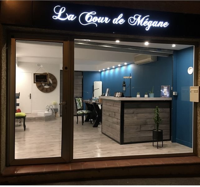 La Cour De Mégane Beauty Salon à La Londe Les Maures Mpmtourisme